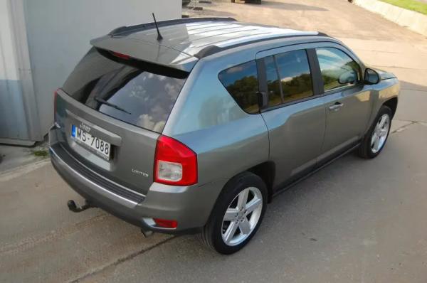 Grey Jeep Compass 2013 in Jekabpils, with an engine capacity of 2.20 L and mileage of 193 thousand km for 6000 €, photo 7 on AUTOMOTO.COM.LV