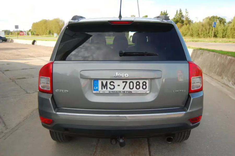 Grey Jeep Compass 2013 in Jekabpils, with an engine capacity of 2.20 L and mileage of 193 thousand km for 6000 €, photo 9 on AUTOMOTO.COM.LV