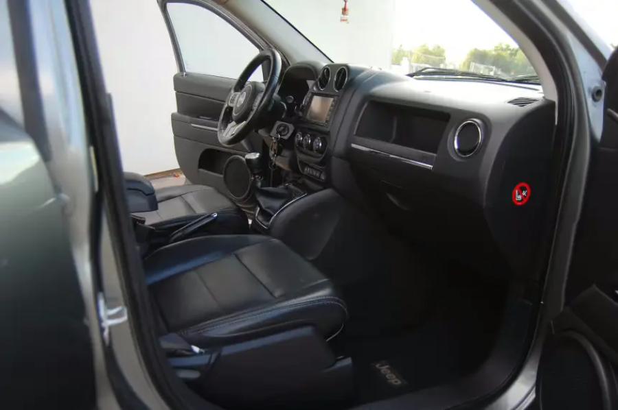 Grey Jeep Compass 2013 in Jekabpils, with an engine capacity of 2.20 L and mileage of 193 thousand km for 6000 €, photo 11 on AUTOMOTO.COM.LV