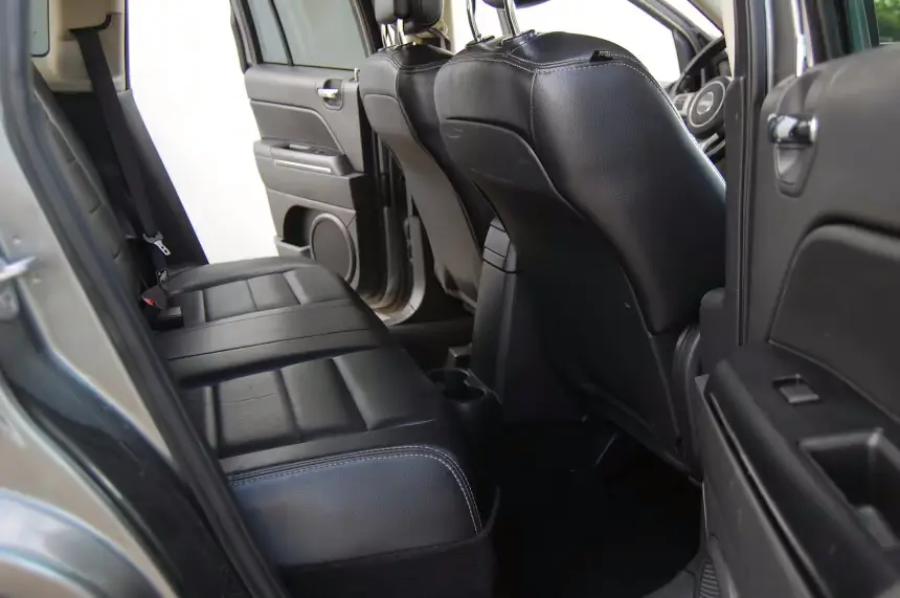Grey Jeep Compass 2013 in Jekabpils, with an engine capacity of 2.20 L and mileage of 193 thousand km for 6000 €, photo 13 on AUTOMOTO.COM.LV