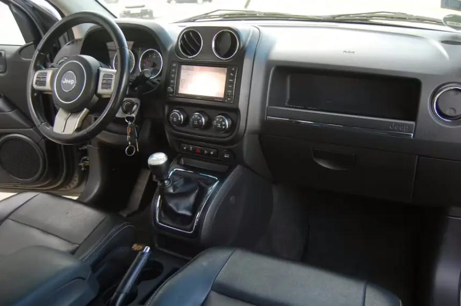 Grey Jeep Compass 2013 in Jekabpils, with an engine capacity of 2.20 L and mileage of 193 thousand km for 6000 €, photo 14 on AUTOMOTO.COM.LV