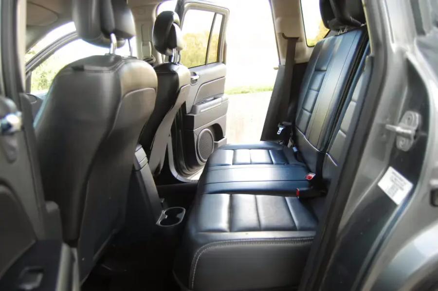 Grey Jeep Compass 2013 in Jekabpils, with an engine capacity of 2.20 L and mileage of 193 thousand km for 6000 €, photo 16 on AUTOMOTO.COM.LV