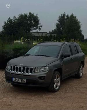 Grey Jeep Compass 2013 in Vilnius, with an engine capacity of 2.14 L and mileage of 265 thousand km for 1999 €, photo  on AUTOMOTO.COM.LV