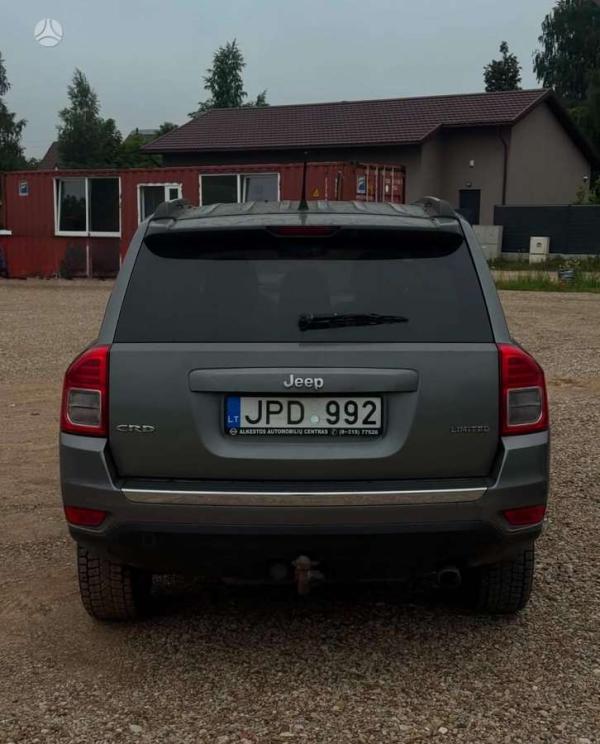 Grey Jeep Compass 2013 in Vilnius, with an engine capacity of 2.14 L and mileage of 265 thousand km for 1999 €, photo 5 on AUTOMOTO.COM.LV
