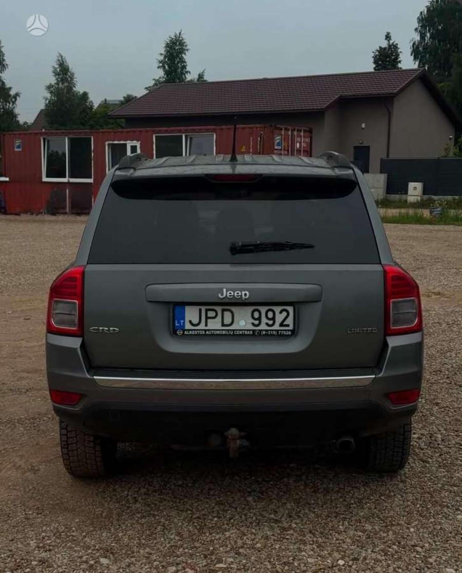Grey Jeep Compass 2013 in Vilnius, with an engine capacity of 2.14 L and mileage of 265 thousand km for 1999 €, photo 5 on AUTOMOTO.COM.LV