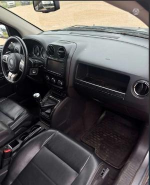 Grey Jeep Compass 2013 in Vilnius, with an engine capacity of 2.14 L and mileage of 265 thousand km for 1999 €, photo 8 on AUTOMOTO.COM.LV