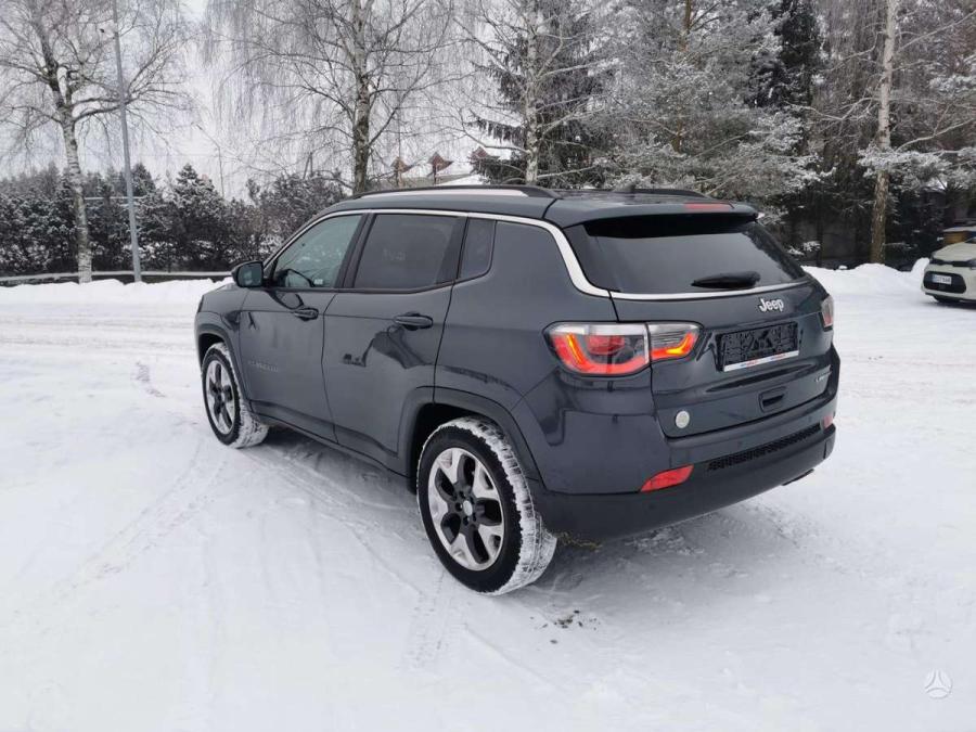 Grey Jeep Compass 2017 in Kaunas, with an engine capacity of 1.60 L and mileage of 138 thousand km for 11300 €, photo 4 on AUTOMOTO.COM.LV