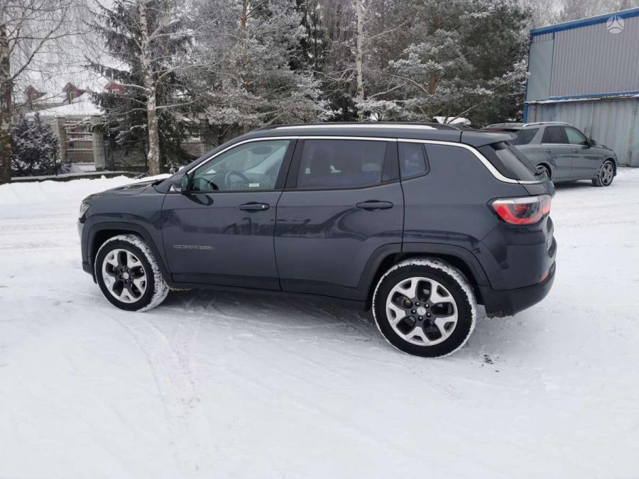Grey Jeep Compass 2017 in Kaunas, with an engine capacity of 1.60 L and mileage of 138 thousand km for 11300 €, photo 5 on AUTOMOTO.COM.LV