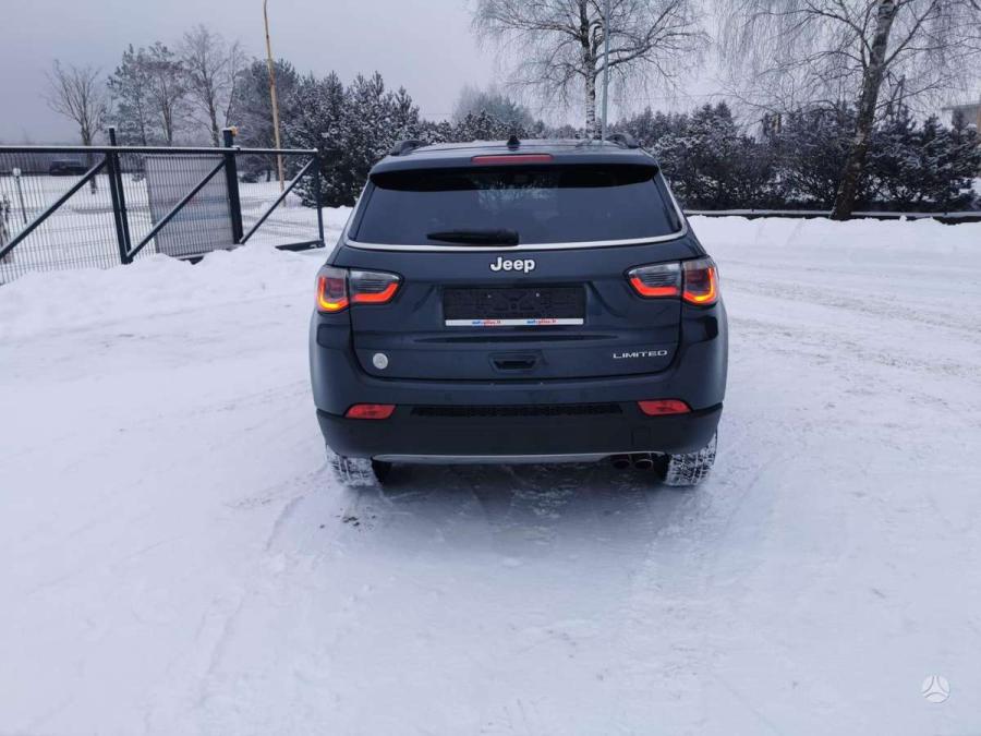 Grey Jeep Compass 2017 in Kaunas, with an engine capacity of 1.60 L and mileage of 138 thousand km for 11300 €, photo 9 on AUTOMOTO.COM.LV