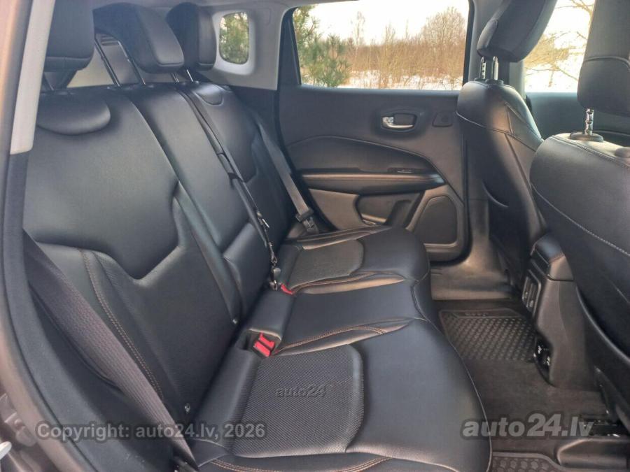 Pelēks Jeep Compass 2017 Tartu, ar dzinēja tilpumu 2.00 L un nobraukumu 164 tūkst. km par 12950 €, foto 14 vietnē AUTOMOTO.COM.LV