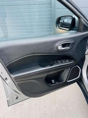 Pelēks Jeep Compass 2017 Utena, ar dzinēja tilpumu 1.96 L un nobraukumu 220 tūkst. km par 12150 €, foto 12 vietnē AUTOMOTO.COM.LV