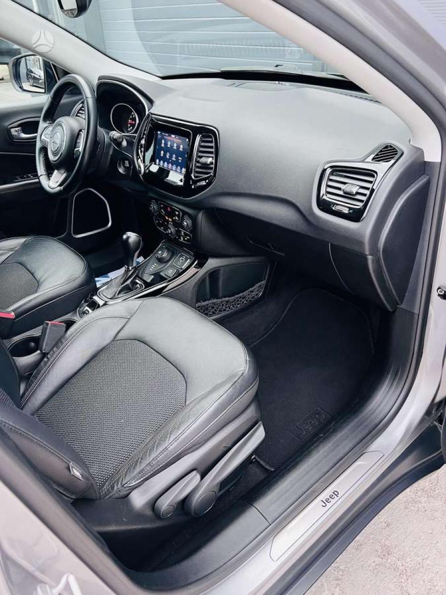 Pelēks Jeep Compass 2017 Utena, ar dzinēja tilpumu 1.96 L un nobraukumu 220 tūkst. km par 12150 €, foto 18 vietnē AUTOMOTO.COM.LV