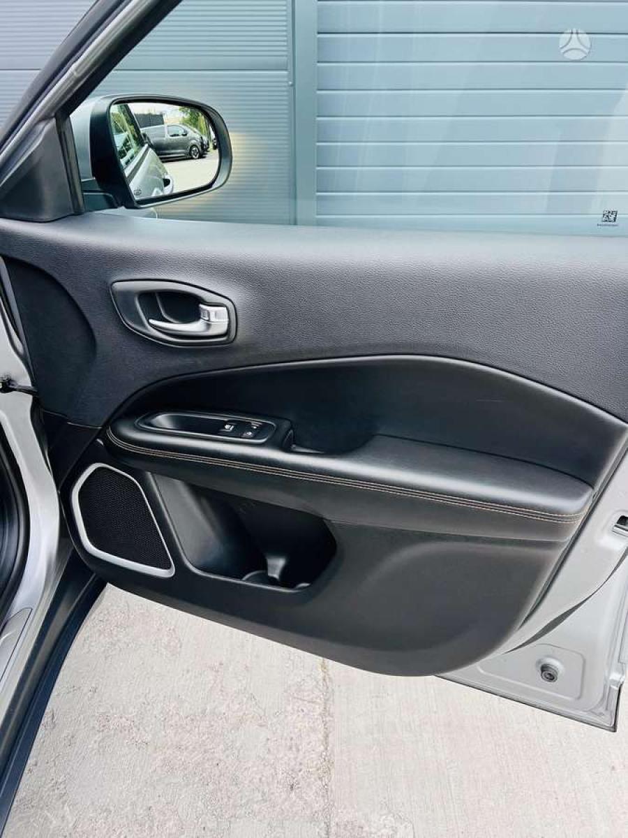 Pelēks Jeep Compass 2017 Utena, ar dzinēja tilpumu 1.96 L un nobraukumu 220 tūkst. km par 12150 €, foto 19 vietnē AUTOMOTO.COM.LV