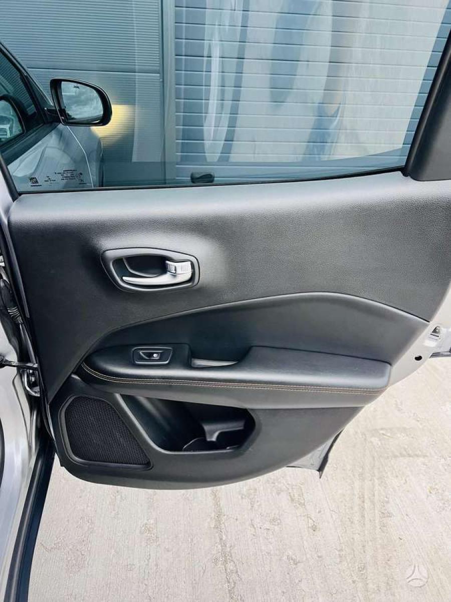 Pelēks Jeep Compass 2017 Utena, ar dzinēja tilpumu 1.96 L un nobraukumu 220 tūkst. km par 12150 €, foto 20 vietnē AUTOMOTO.COM.LV