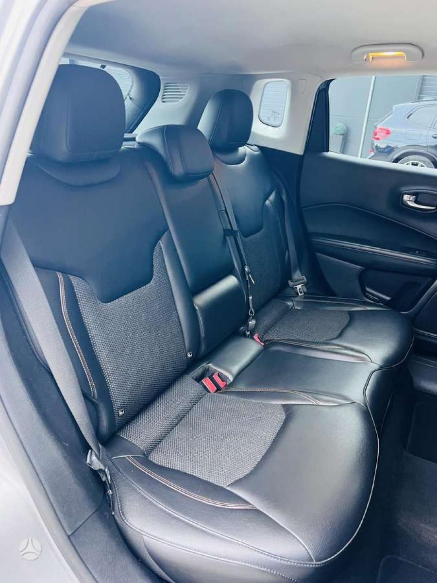 Pelēks Jeep Compass 2017 Utena, ar dzinēja tilpumu 1.96 L un nobraukumu 220 tūkst. km par 12150 €, foto 21 vietnē AUTOMOTO.COM.LV