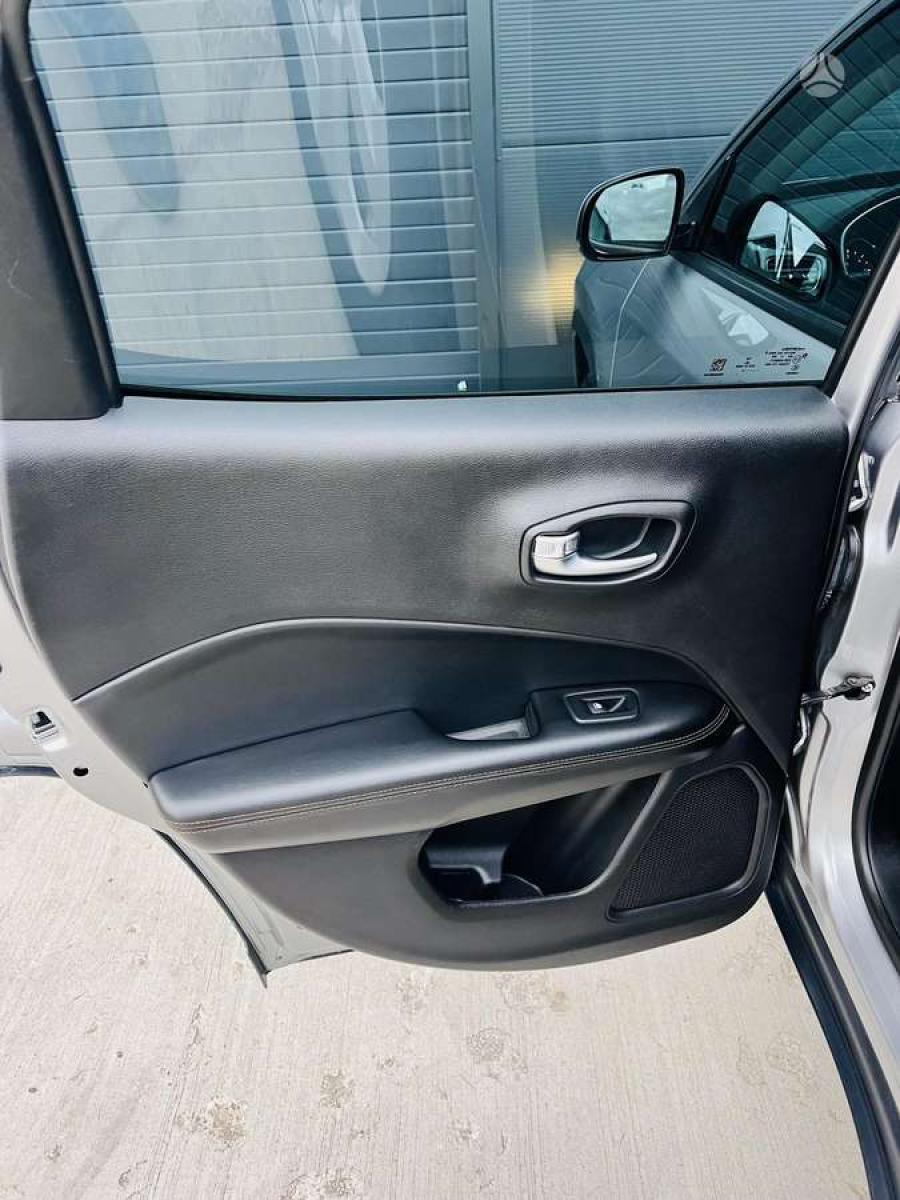 Pelēks Jeep Compass 2017 Utena, ar dzinēja tilpumu 1.96 L un nobraukumu 220 tūkst. km par 12150 €, foto 24 vietnē AUTOMOTO.COM.LV
