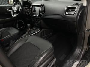 Pelēks Jeep Compass 2017 Rīga, ar dzinēja tilpumu 2.00 L un nobraukumu 161 tūkst. km par 9600 €, foto 8 vietnē AUTOMOTO.COM.LV