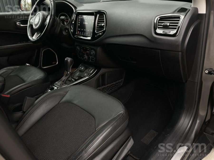 Pelēks Jeep Compass 2017 Rīga, ar dzinēja tilpumu 2.00 L un nobraukumu 161 tūkst. km par 9600 €, foto 8 vietnē AUTOMOTO.COM.LV