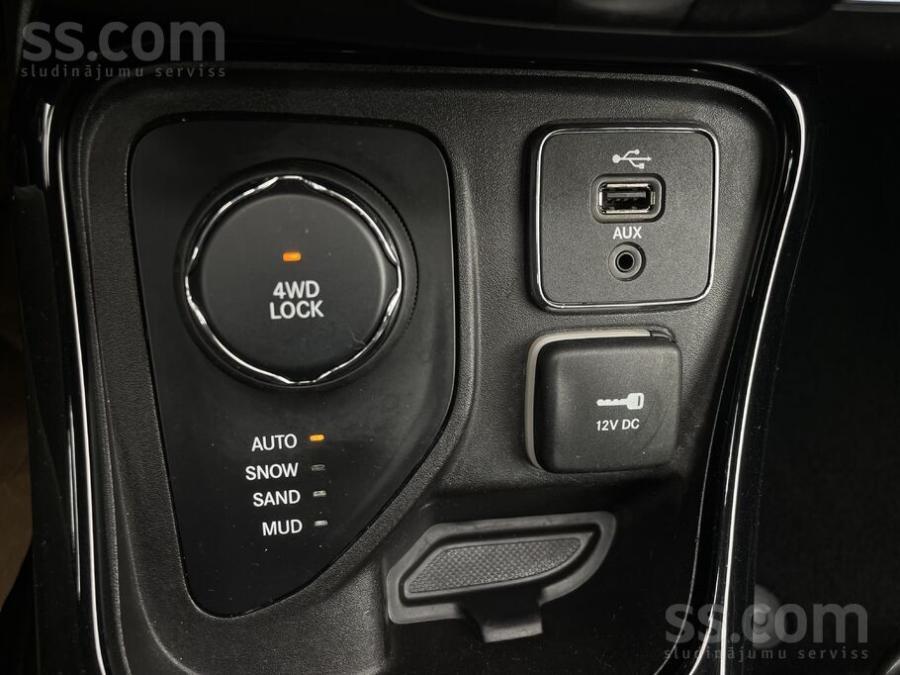 Pelēks Jeep Compass 2017 Rīga, ar dzinēja tilpumu 2.00 L un nobraukumu 161 tūkst. km par 9600 €, foto 11 vietnē AUTOMOTO.COM.LV