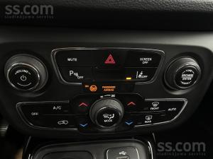 Pelēks Jeep Compass 2017 Rīga, ar dzinēja tilpumu 2.00 L un nobraukumu 161 tūkst. km par 9600 €, foto 12 vietnē AUTOMOTO.COM.LV