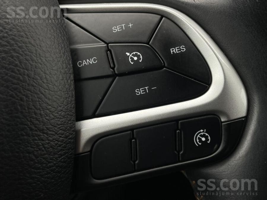 Pelēks Jeep Compass 2017 Rīga, ar dzinēja tilpumu 2.00 L un nobraukumu 161 tūkst. km par 9600 €, foto 16 vietnē AUTOMOTO.COM.LV