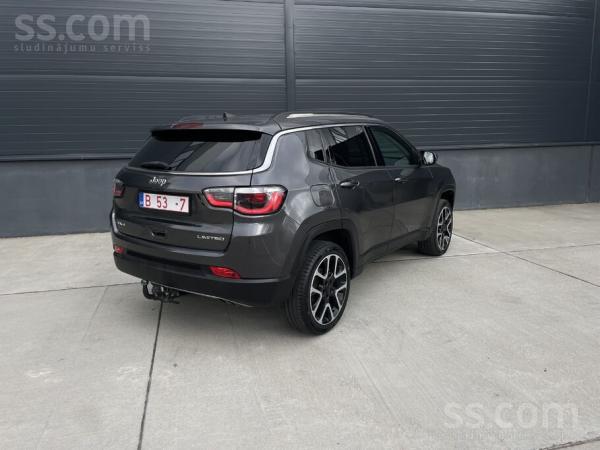 Grey Jeep Compass 2017 in Riga, with an engine capacity of 2.00 L and mileage of 161 thousand km for 9600 €, photo 4 on AUTOMOTO.COM.LV