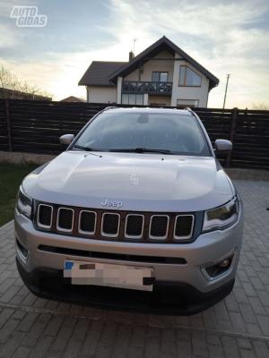 Pelēks Jeep Compass 2018 Klaipėda, ar dzinēja tilpumu 2.30 L un nobraukumu 88 tūkst. km par 13350 €, foto  vietnē AUTOMOTO.COM.LV