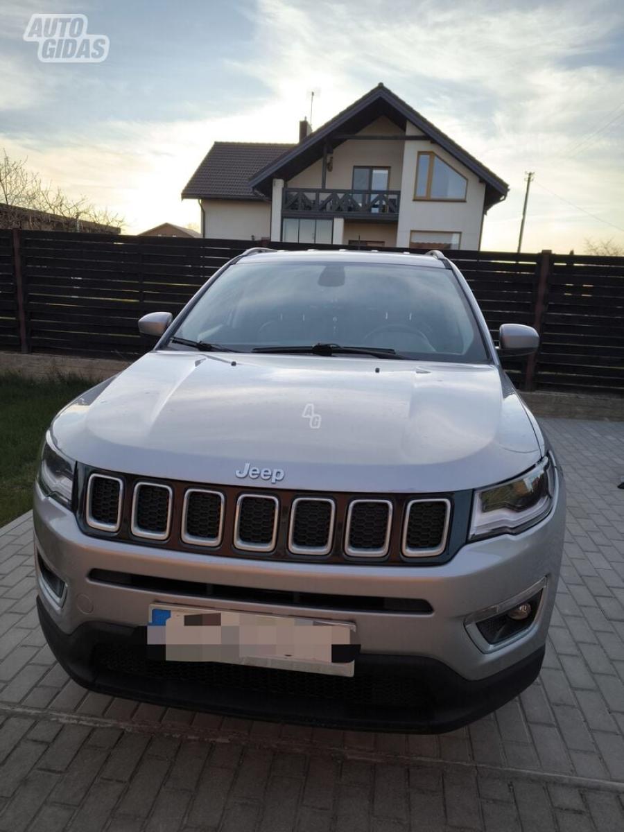 Pelēks Jeep Compass 2018 Klaipėda, ar dzinēja tilpumu 2.30 L un nobraukumu 88 tūkst. km par 13350 €, foto 1 vietnē AUTOMOTO.COM.LV