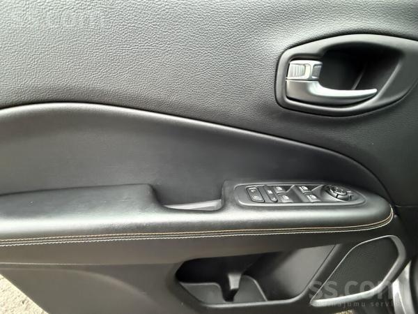Pelēks Jeep Compass 2018 Rīga, ar dzinēja tilpumu 1.40 L un nobraukumu 0 tūkst. km par 10770 €, foto 8 vietnē AUTOMOTO.COM.LV
