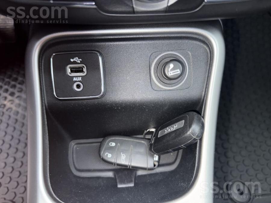 Grey Jeep Compass 2018 in Riga, with an engine capacity of 1.40 L and mileage of 0 thousand km for 10770 €, photo 27 on AUTOMOTO.COM.LV