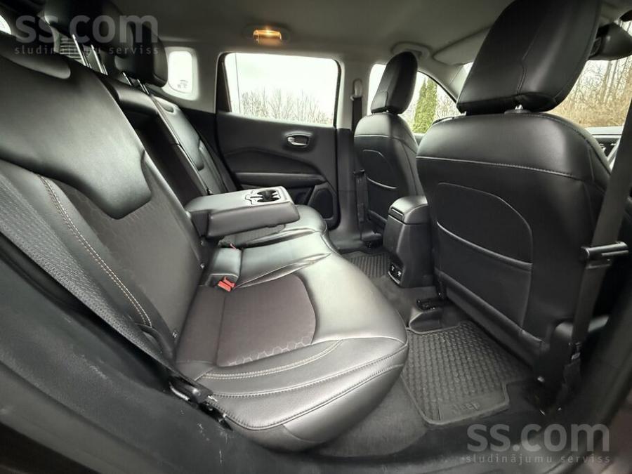 Pelēks Jeep Compass 2018 Rīga, ar dzinēja tilpumu 1.40 L un nobraukumu 0 tūkst. km par 9970 €, foto 13 vietnē AUTOMOTO.COM.LV