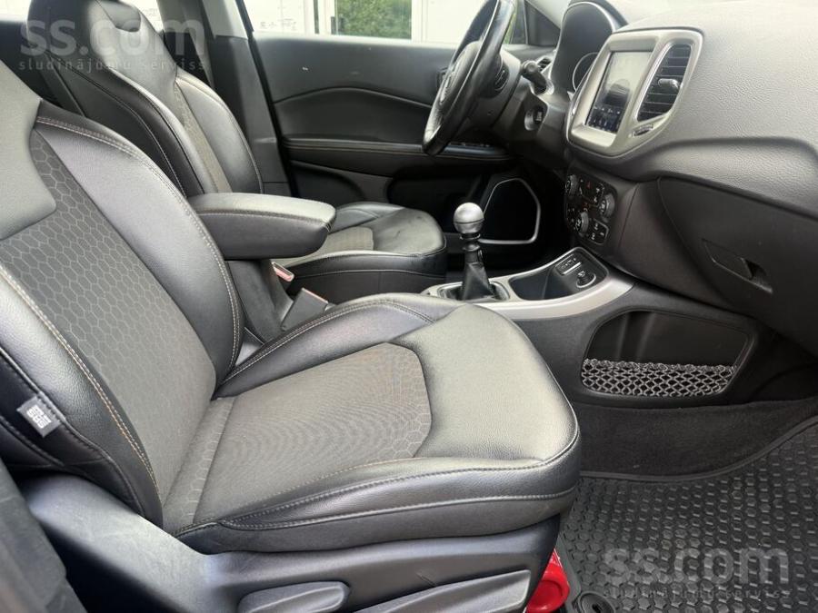 Pelēks Jeep Compass 2018 Rīga, ar dzinēja tilpumu 1.40 L un nobraukumu 0 tūkst. km par 9970 €, foto 31 vietnē AUTOMOTO.COM.LV