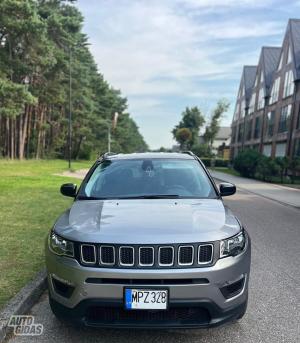 Grey Jeep Compass 2018 in Klaipeda, with an engine capacity of 2.40 L and mileage of 105 thousand km for 10700 €, photo 4 on AUTOMOTO.COM.LV