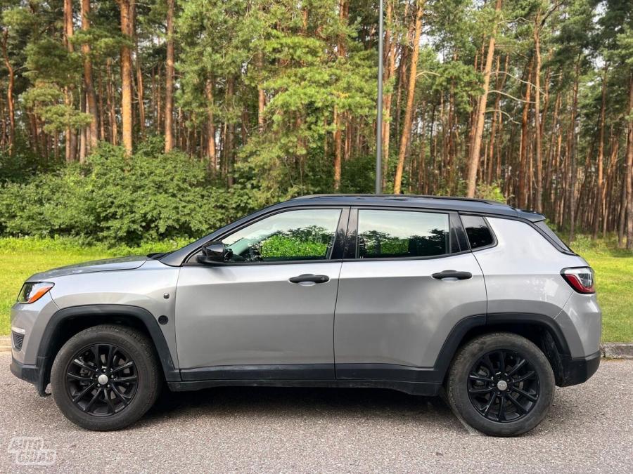 Grey Jeep Compass 2018 in Klaipeda, with an engine capacity of 2.40 L and mileage of 105 thousand km for 10700 €, photo 6 on AUTOMOTO.COM.LV