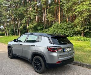 Grey Jeep Compass 2018 in Klaipeda, with an engine capacity of 2.40 L and mileage of 105 thousand km for 10700 €, photo 7 on AUTOMOTO.COM.LV