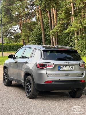Grey Jeep Compass 2018 in Klaipeda, with an engine capacity of 2.40 L and mileage of 105 thousand km for 10700 €, photo 9 on AUTOMOTO.COM.LV