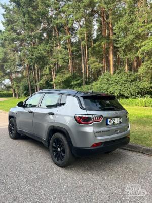 Grey Jeep Compass 2018 in Klaipeda, with an engine capacity of 2.40 L and mileage of 105 thousand km for 10700 €, photo 10 on AUTOMOTO.COM.LV