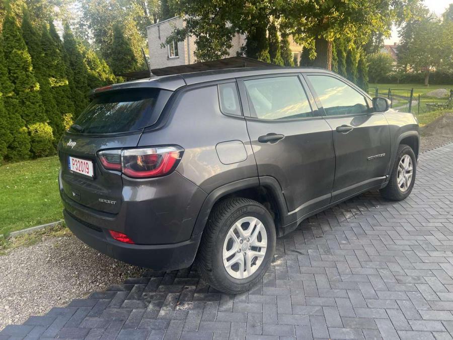 Grey Jeep Compass 2018 in Birzai, with an engine capacity of 1.60 L and mileage of 216 thousand km for 7700 €, photo 6 on AUTOMOTO.COM.LV