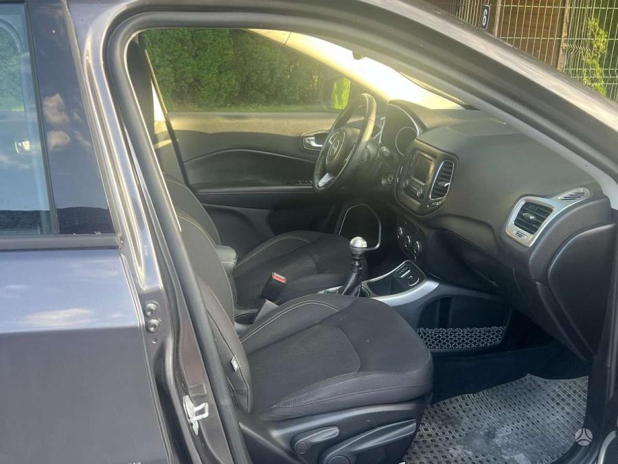Grey Jeep Compass 2018 in Birzai, with an engine capacity of 1.60 L and mileage of 216 thousand km for 7700 €, photo 8 on AUTOMOTO.COM.LV