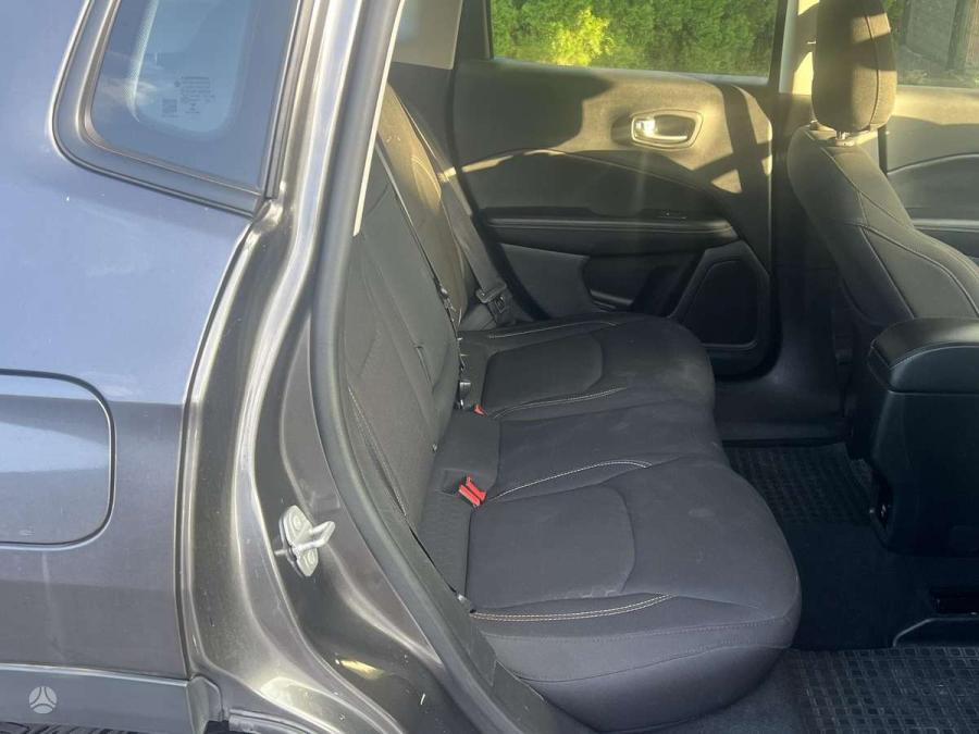 Grey Jeep Compass 2018 in Birzai, with an engine capacity of 1.60 L and mileage of 216 thousand km for 7700 €, photo 9 on AUTOMOTO.COM.LV