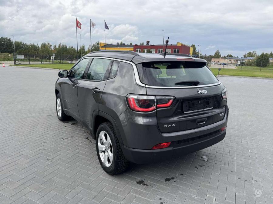 Grey Jeep Compass 2018 in Telschi, with an engine capacity of 1.96 L and mileage of 222 thousand km for 8800 €, photo 5 on AUTOMOTO.COM.LV