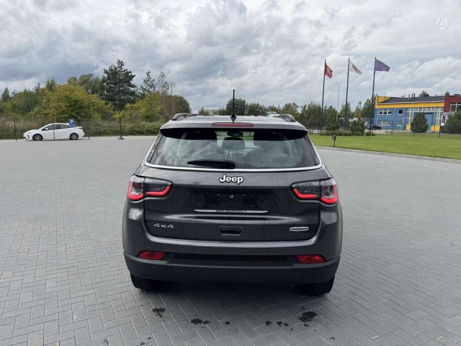 Grey Jeep Compass 2018 in Telschi, with an engine capacity of 1.96 L and mileage of 222 thousand km for 8800 €, photo 6 on AUTOMOTO.COM.LV