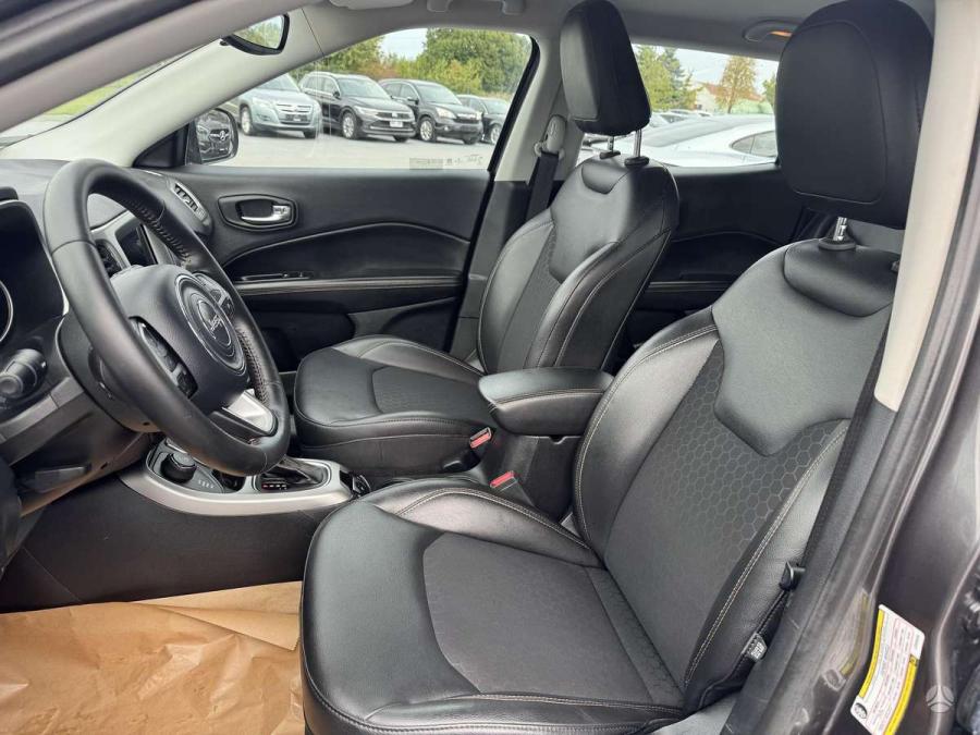 Grey Jeep Compass 2018 in Telschi, with an engine capacity of 1.96 L and mileage of 222 thousand km for 8800 €, photo 21 on AUTOMOTO.COM.LV
