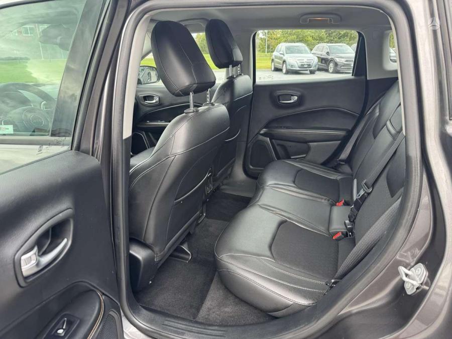 Grey Jeep Compass 2018 in Telschi, with an engine capacity of 1.96 L and mileage of 222 thousand km for 8800 €, photo 22 on AUTOMOTO.COM.LV