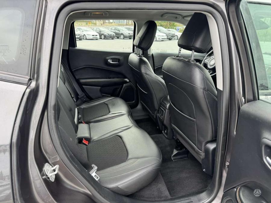 Grey Jeep Compass 2018 in Telschi, with an engine capacity of 1.96 L and mileage of 222 thousand km for 8800 €, photo 24 on AUTOMOTO.COM.LV