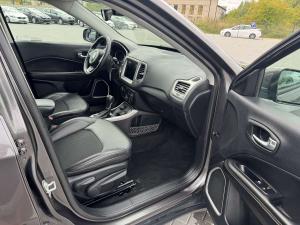 Grey Jeep Compass 2018 in Telschi, with an engine capacity of 1.96 L and mileage of 222 thousand km for 8800 €, photo 25 on AUTOMOTO.COM.LV