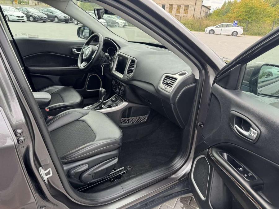 Grey Jeep Compass 2018 in Telschi, with an engine capacity of 1.96 L and mileage of 222 thousand km for 8800 €, photo 25 on AUTOMOTO.COM.LV
