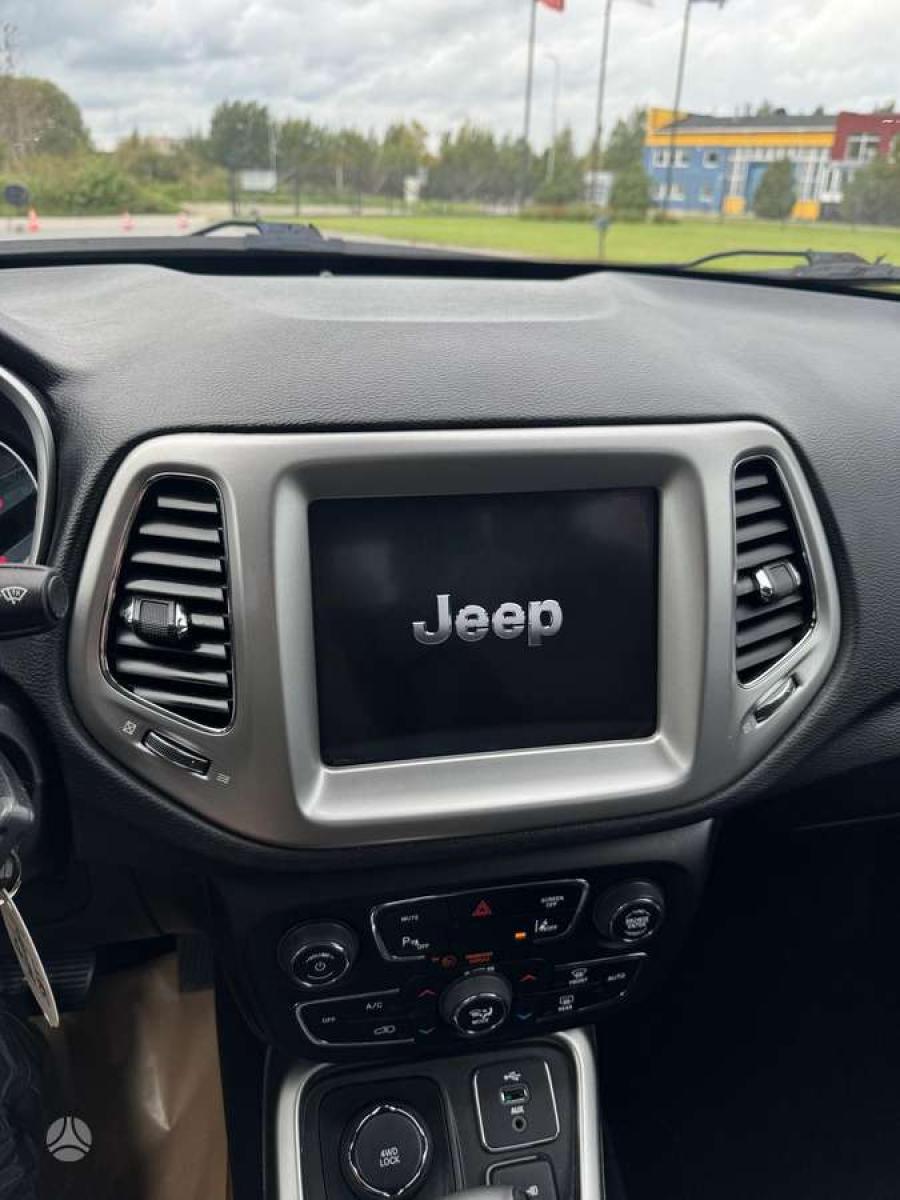 Grey Jeep Compass 2018 in Telschi, with an engine capacity of 1.96 L and mileage of 222 thousand km for 8800 €, photo 27 on AUTOMOTO.COM.LV
