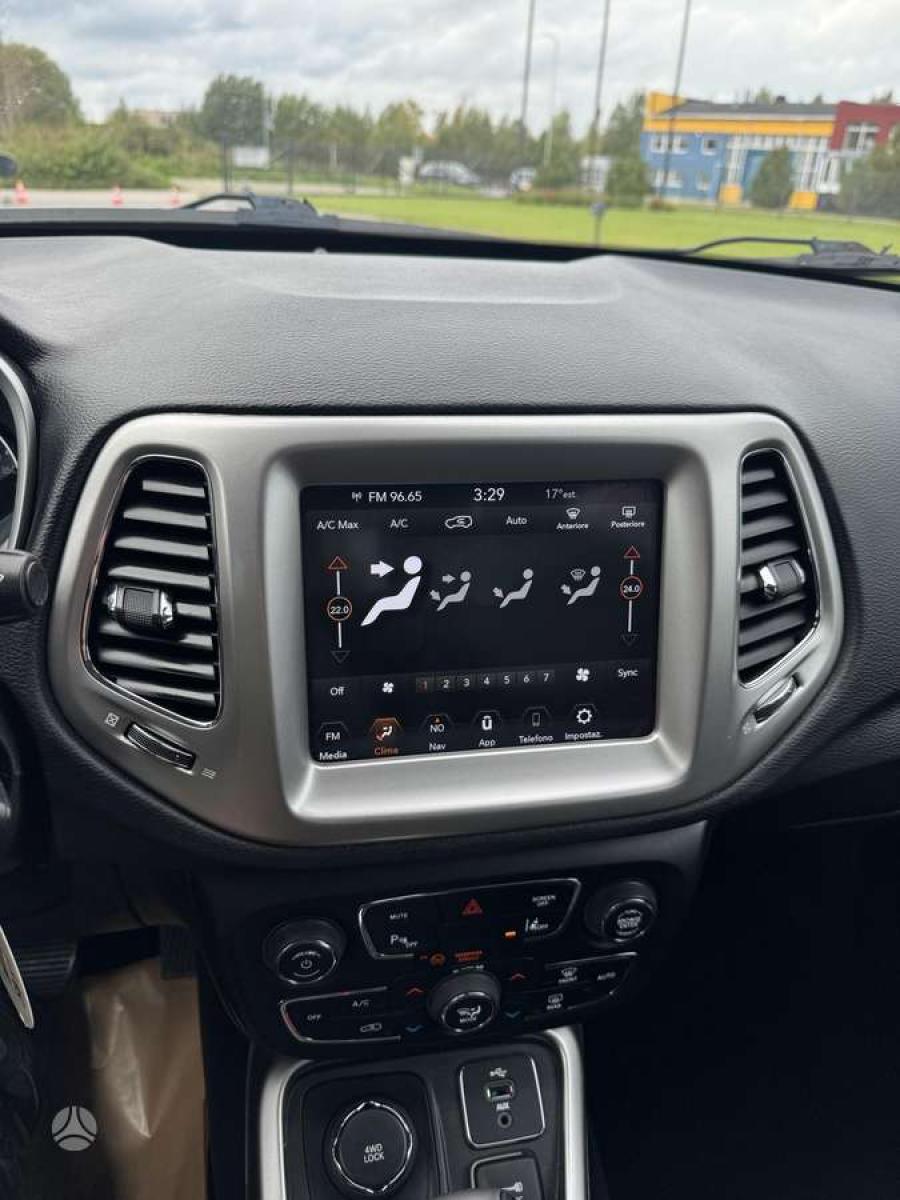Grey Jeep Compass 2018 in Telschi, with an engine capacity of 1.96 L and mileage of 222 thousand km for 8800 €, photo 29 on AUTOMOTO.COM.LV