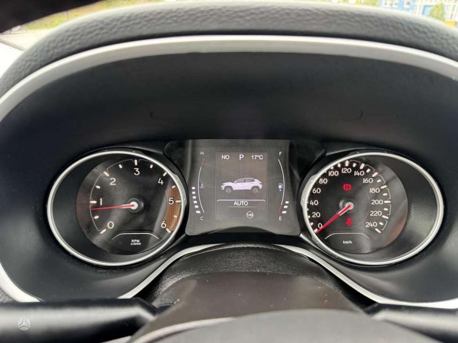 Grey Jeep Compass 2018 in Telschi, with an engine capacity of 1.96 L and mileage of 222 thousand km for 8800 €, photo 36 on AUTOMOTO.COM.LV